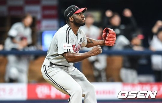 [준PO1] '소사 무실점+김용의 3안타' LG, 넥센 7-0 셧아웃 '기선 제압' : 네이트 스포츠