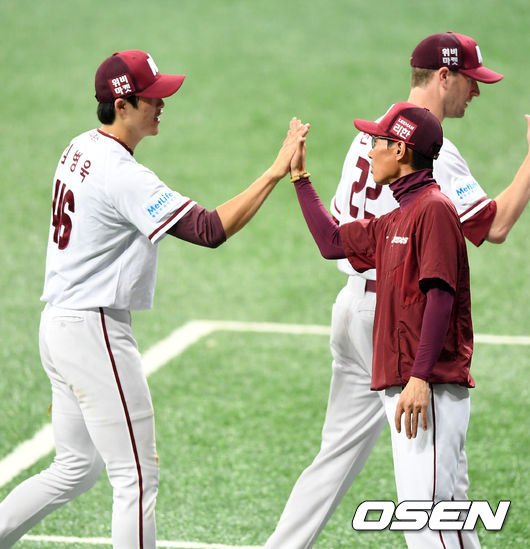 [준PO2] 'PS 1호포' 임병욱 "분위기 완전 바뀌었다" : 네이트 스포츠