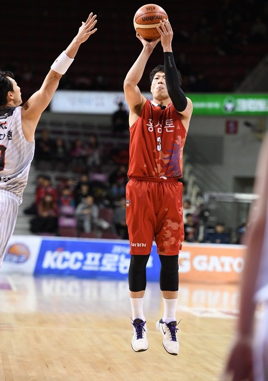 '사이먼 더블-더블' KGC, KT에 77-70 역전승…KT전 5연승 : 네이트 스포츠