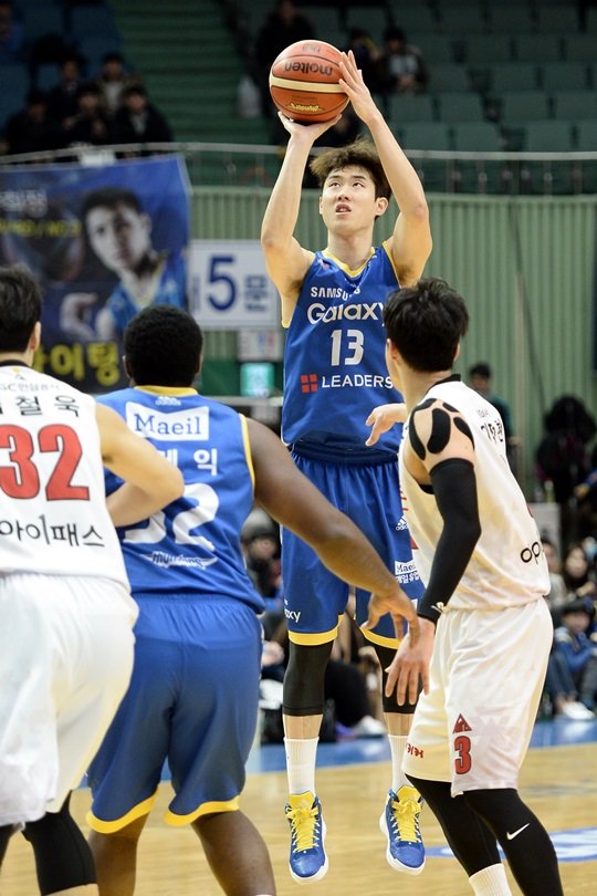 '문태영 4Q 10점' 삼성, KGC에 80-74 승리…3연승+단독 1위 : 네이트 스포츠