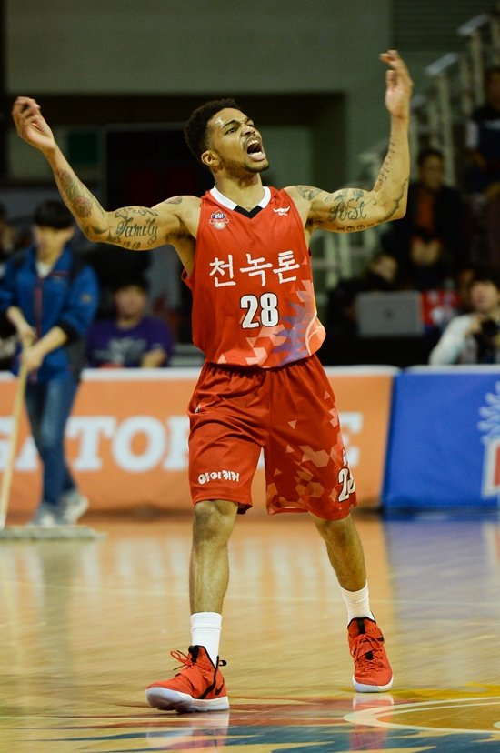 '사이먼 33점' KGC, 모비스 꺾고 4강 PO 기선제압 : 네이트 스포츠