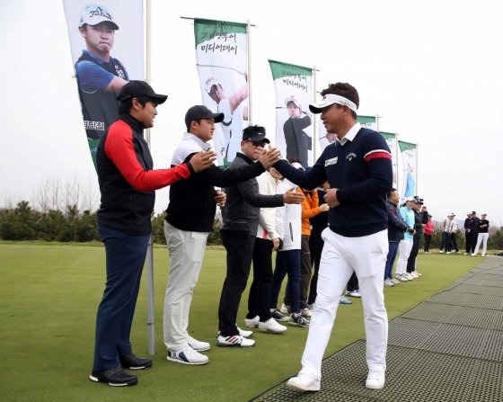 [KPGA 미데] 대표 선수들의 유쾌한 설전…"결혼? 21세때는 골프만" : 네이트 스포츠