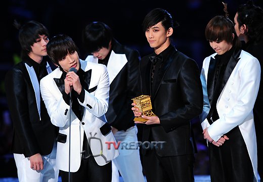 [T포토]2PM "재범아 보고있지?" : 네이트 뉴스