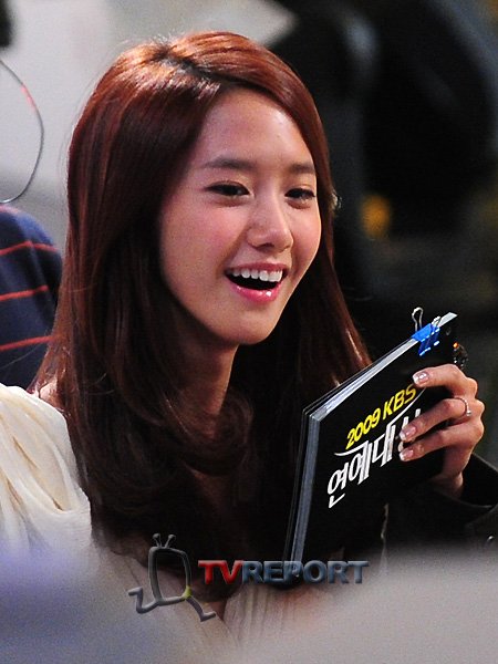 [T포토]'2009 KBS 연예대상' MC 맡은 윤아 : 네이트 연예