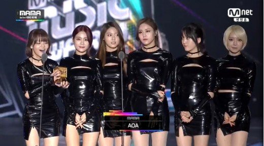 [2014 MAMA] 씨엔블루, '베스트 밴드 퍼포먼스' 수상…AOA 대리 수상 : 네이트 연예
