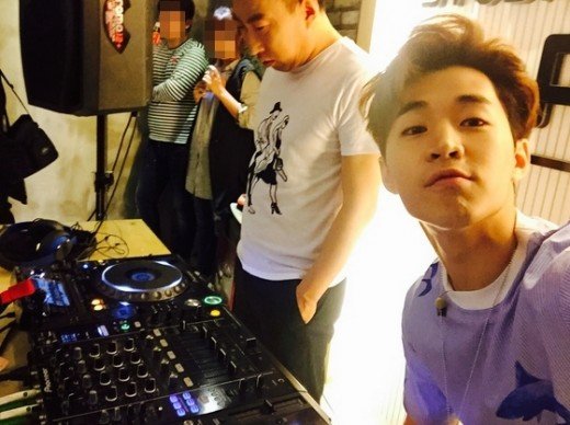 "진지한 DJ G-PARK"…박명수·헨리, 훈훈한 투샷 : 네이트 연예
