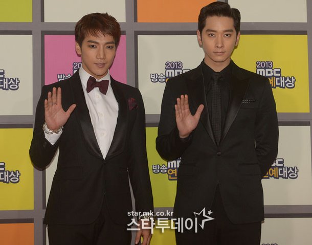 [포토]2PM 준케이-찬성, 'MBC 연예대상 즐겨요!' : 네이트 연예