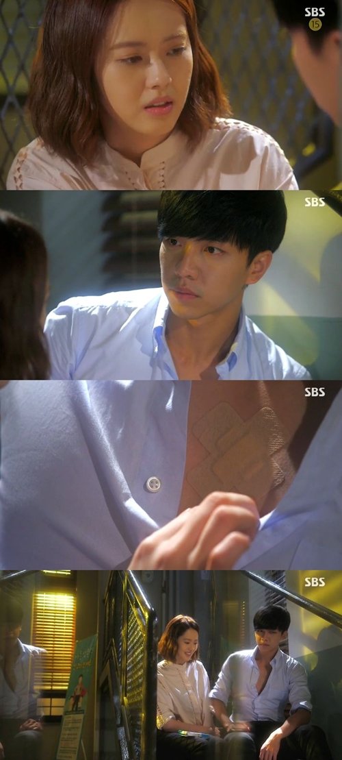 '너포위' 고아라, 이승기 가슴에 반창고 부쳐주며 '호호' : 네이트 연예