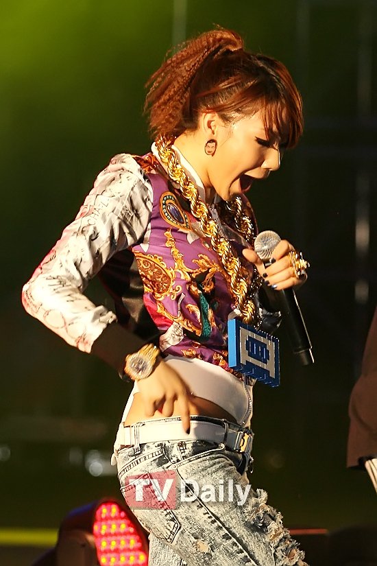 [TD포토] 2NE1 CL '입 크게 벌리고!' 포효! : 네이트 연예