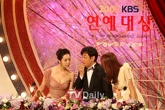 [TD포토] 3MC 이지혜-이경규-윤아 '무슨 얘기중?' : 네이트 연예