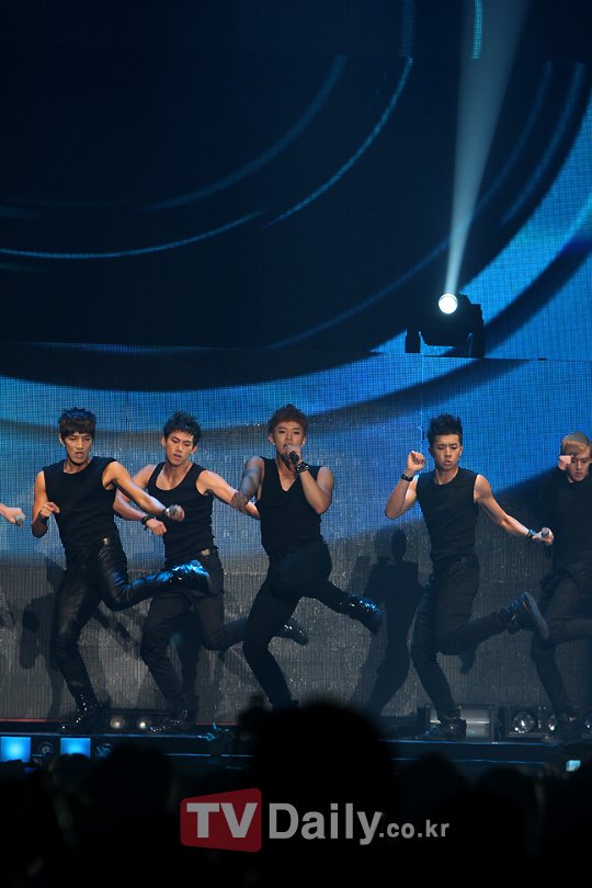 [TD포토] 짐승돌 2PM의 '발차기' : 네이트 연예