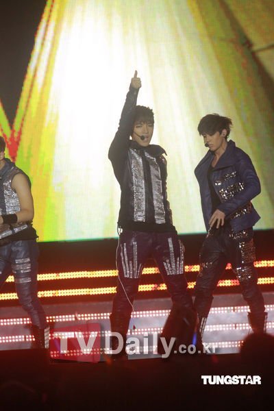 [TD포토] 2010 MAMA, 2PM 준수 '엄지손가락 들고 I'll be back!' : 네이트 연예