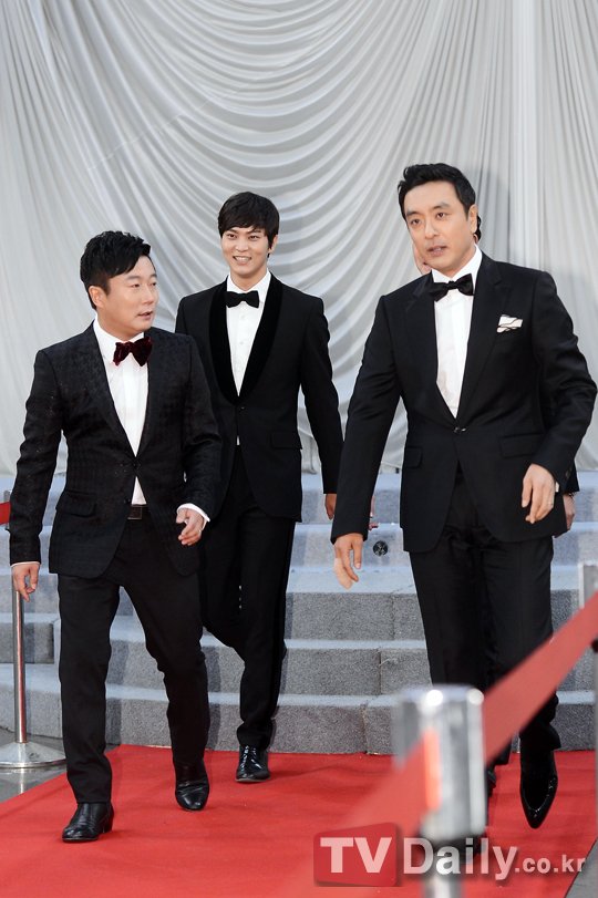 [TD포토] 1박2일 레드카펫 '혹한기 특집 아니죠?' (KBS 연예대상) : 네이트 연예