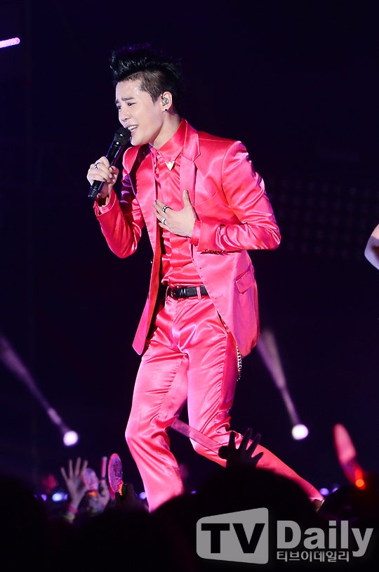 [TD포토] JYJ 김준수 '이게 내 마음이야~' : 네이트 뉴스