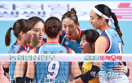 '2연승' GS칼텍스, IBK기업은행 맞대결 시즌 첫 승 : 네이트 스포츠