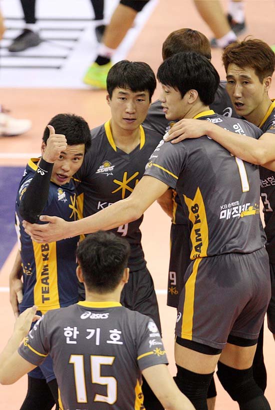 KB손해보험, OK저축은행까지 제압…KOVO컵 4강 진출 : 네이트 스포츠