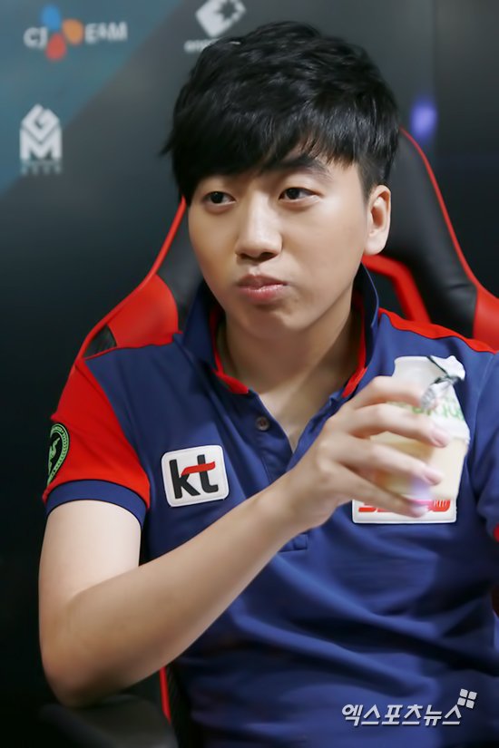 [롤챔스 섬머] 드디어 깨진 기록, '무적함대' SKT 17세트 연승 마감 : 네이트 스포츠