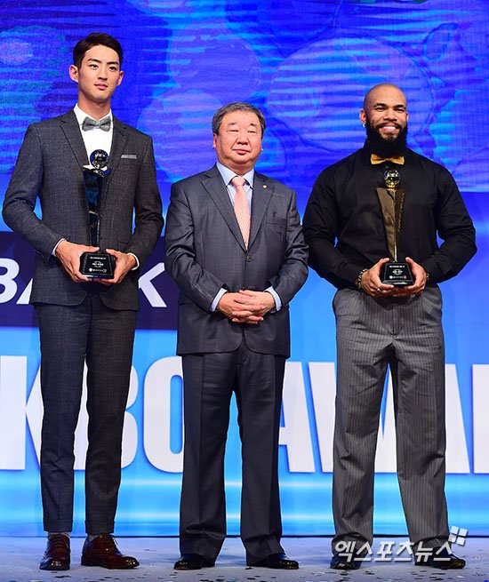 구자욱-테임즈 '2015 KBO시상식 신인왕과 MVP'[포토] : 네이트 스포츠