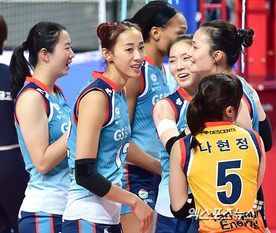 '4위 도약' GS칼텍스, KGC잡고 살려낸 봄배구 불씨 : 네이트 스포츠