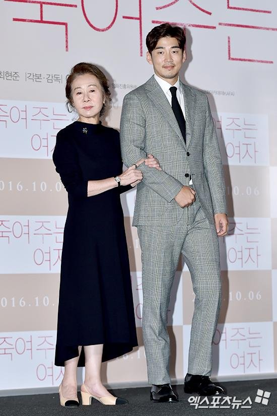 [BIFF 2016] '죽여주는 여자' 윤계상 "작품으로 사회문제 말하는 것 중요" : 네이트 연예