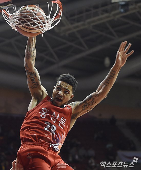 KGC 사익스, 오세근 제치고 6라운드 MVP : 네이트 스포츠