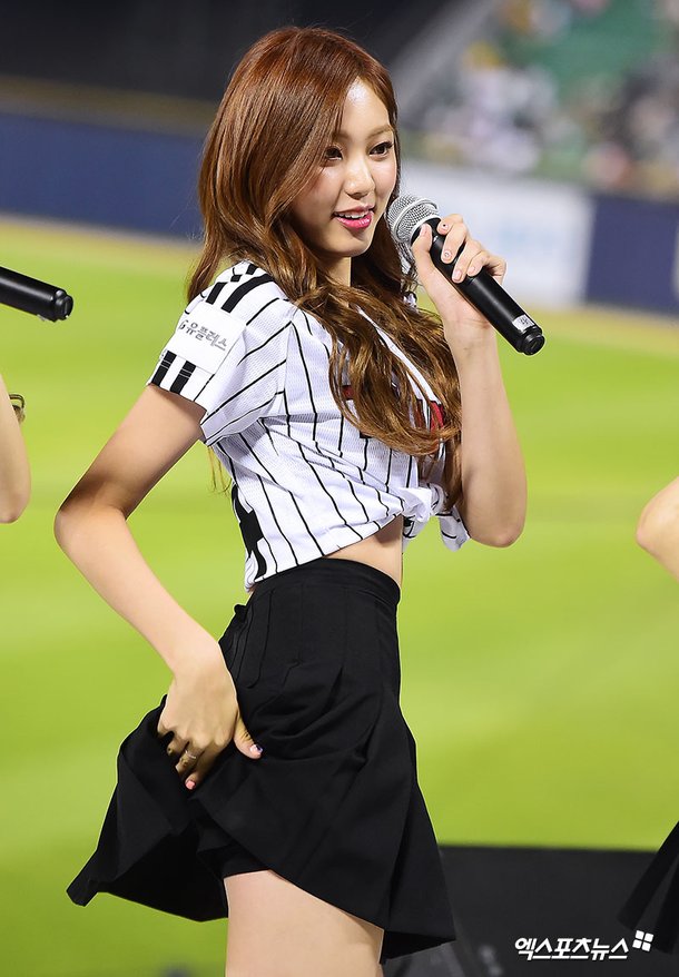 [엑's HD] CLC 권은빈 '댄스에 치마가 펄럭~' : 네이트 스포츠