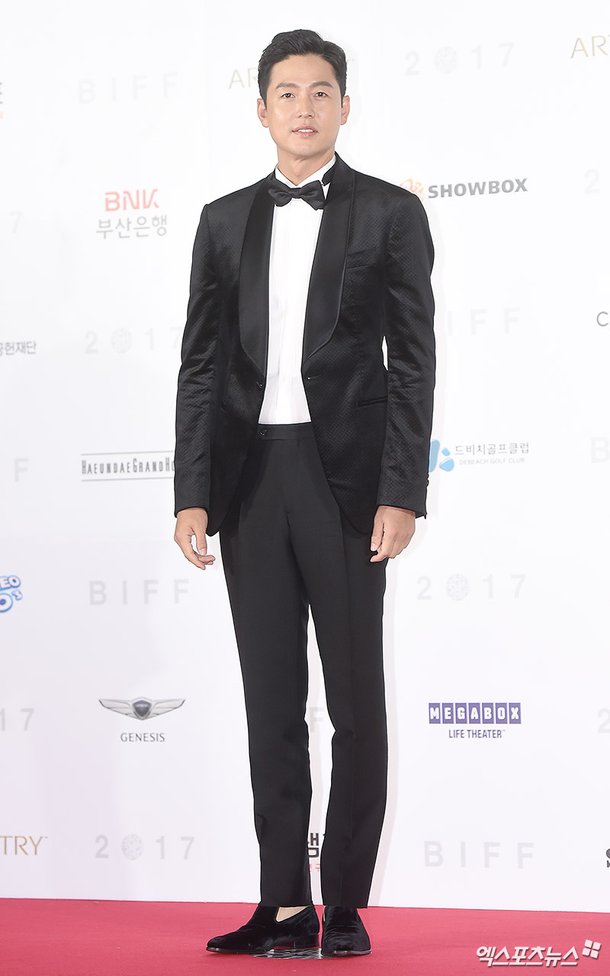 [엑's HD] 이정진 'BIFF 개막식 레드카펫 참석했어요' (부산국제영화제) : 네이트 연예