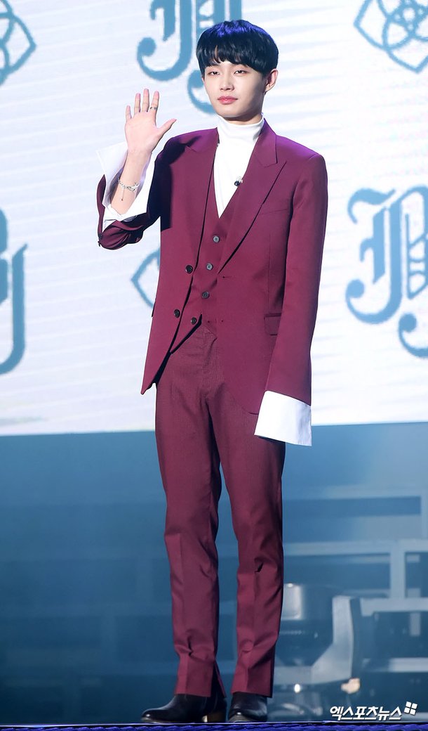 [엑's HD] JBJ 김용국 '시크한 손인사' : 네이트 연예