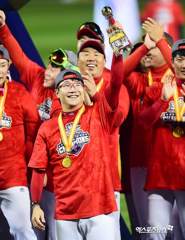 [KS5] 'MVP' 양현종 "KIA의 저력은 자부심…하늘도 도왔다"(일문일답) : 네이트 스포츠