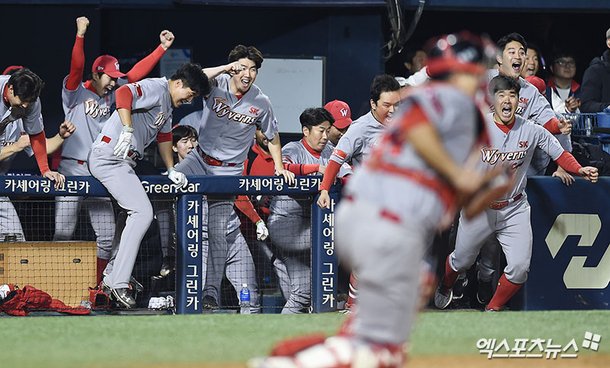 SK '2018 한국시리즈 우승의 순간'[포토] : 네이트 스포츠