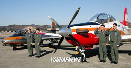 기본비행훈련기 국산 KT-1으로 전량교체 : 네이트 뉴스