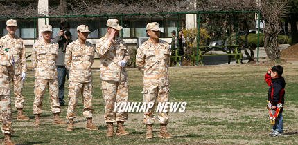 "아빠, 충성 아프간 잘 다녀오세요" : 네이트 뉴스