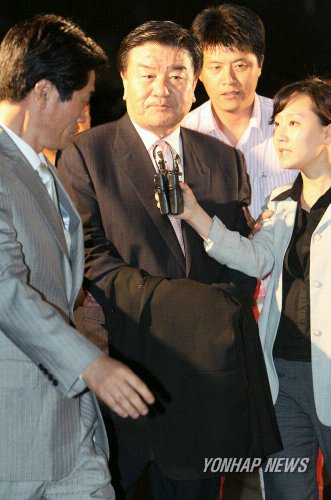 구속수감되는 김노식 당선자 : 네이트 뉴스