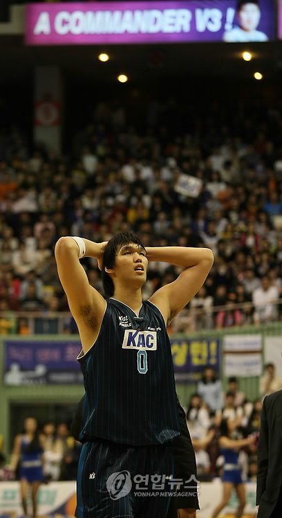 발목부은 하승진, KCC '긴장' : 네이트 스포츠