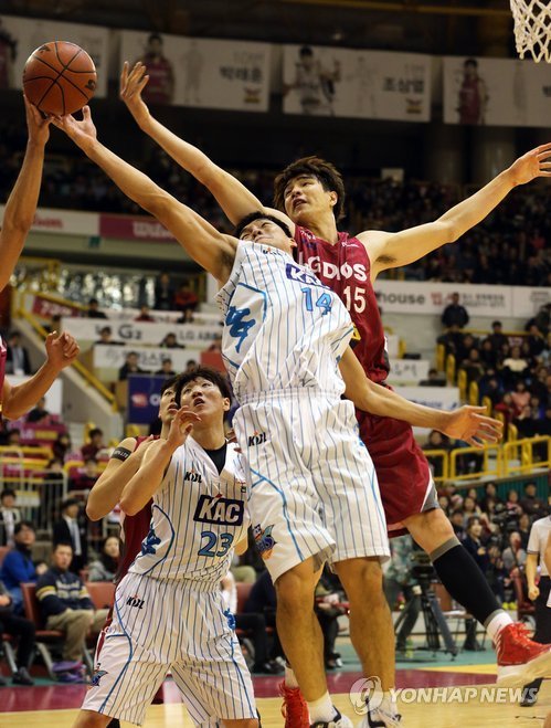 -프로농구- LG, KCC 꺾고 5연승…홈관중 200만 달성 자축 : 네이트 스포츠