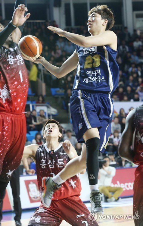 KCC, 인삼공사 완파하고 3연패 탈출 : 네이트 스포츠