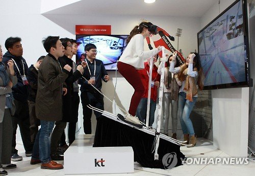 KT, VR고글 착용 체험 : 네이트 뉴스