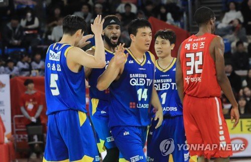 은퇴투어 시작한 김주성 4Q 3점포 2방…DB, KCC 잡고 선두 탈환(종합) : 네이트 스포츠