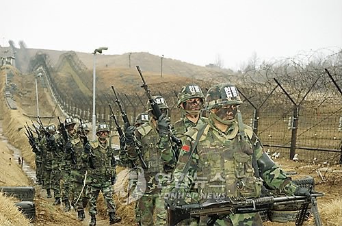 [김귀근의 병영톡톡] 중화기·GP 깔린 DMZ, 평화지대될까? : 네이트 뉴스