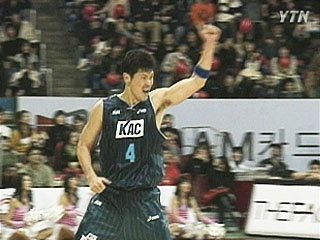 KCC 4연승…로빈슨 결승 축포 : 네이트 스포츠